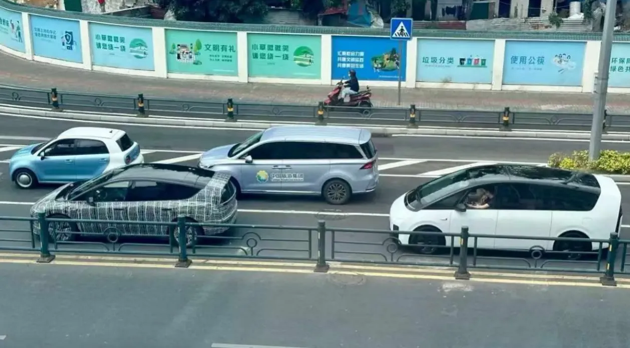 Li Auto's new fully electric M6 SUV spotted in camouflage in front of a ...
