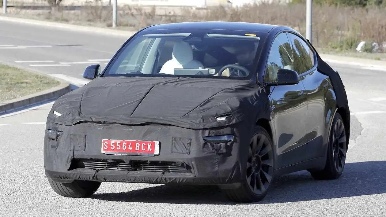 New Tesla Model Y "Juniper" Will Not Have A Front Full-Width Light Bar