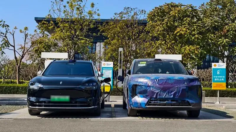 Camouflaged BYD Tang 9 appears to dwarf Huawei-backed AITO M9